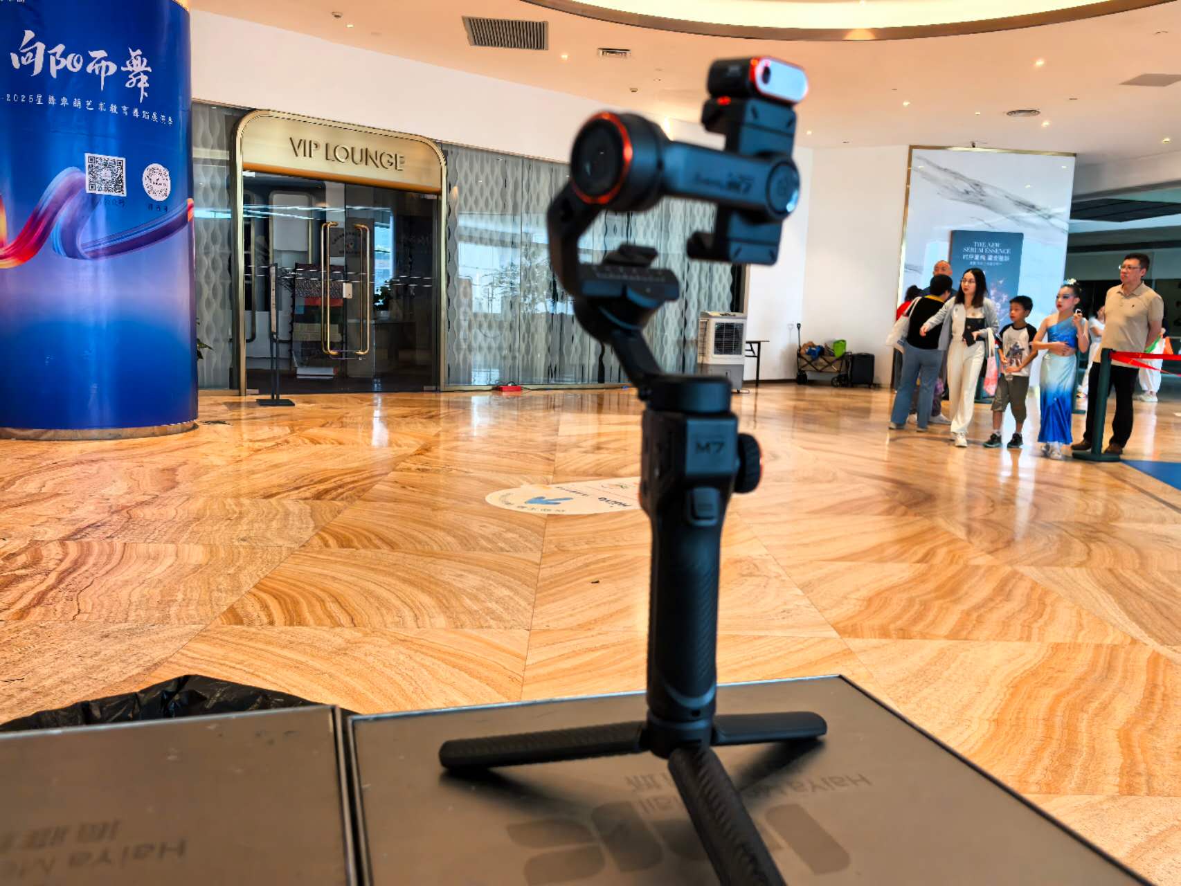 Hohem iSteady M7 Review: Best Smartphone Gimbal for Vloggers and Creators